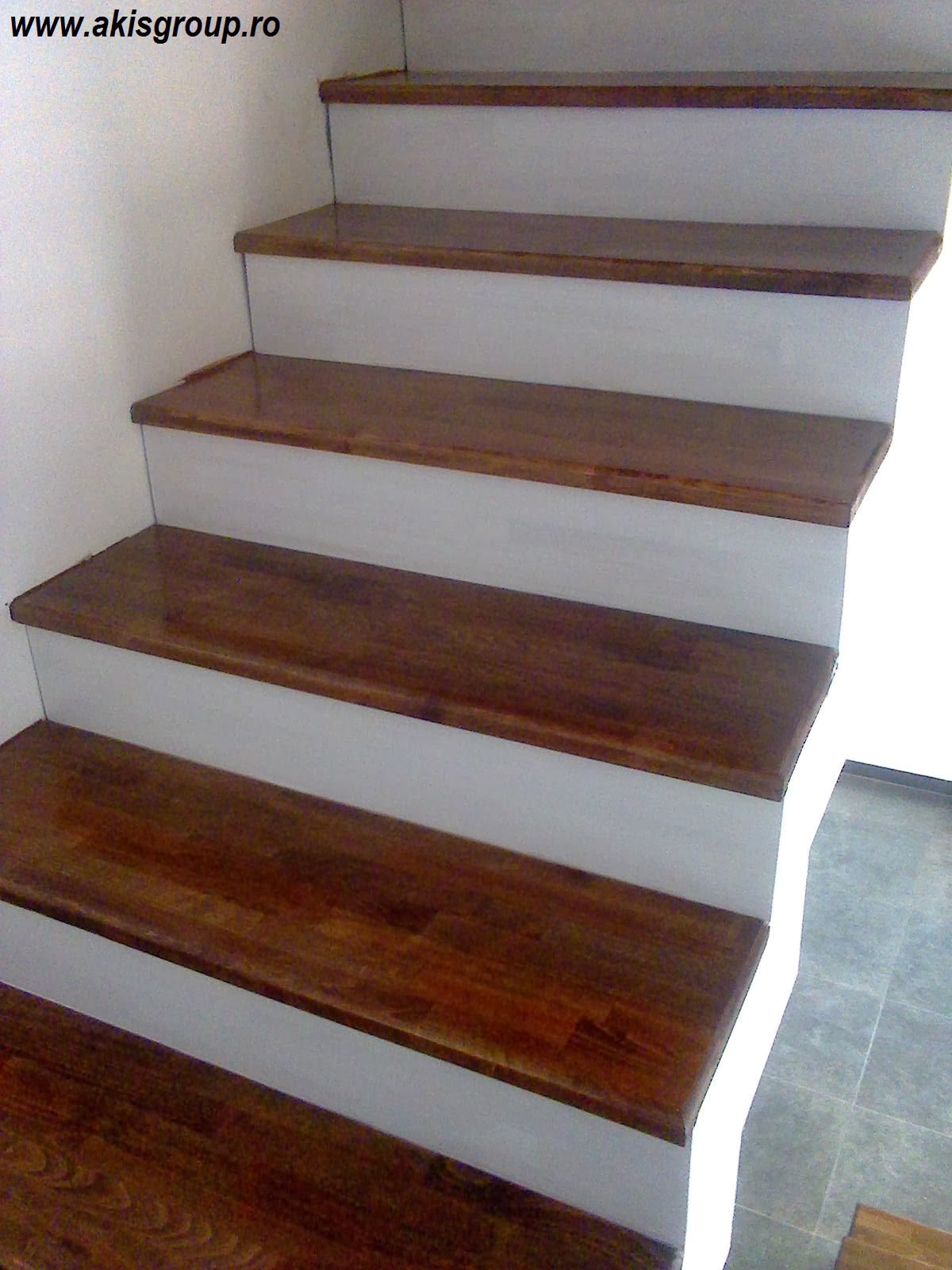 trepte lemn: Trepte, contratrepte, plinte si mana curenta lemn masiv