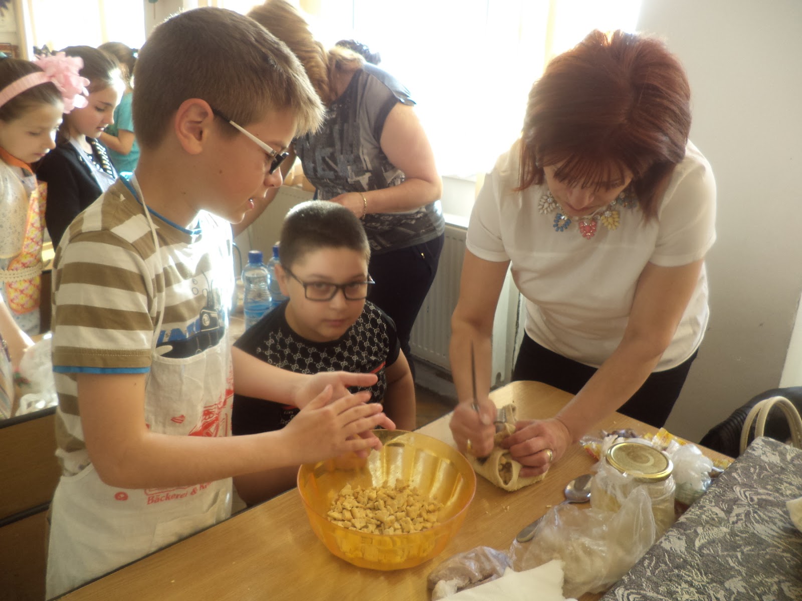 Învăţătoarea Cătălina: ACTIVITATE 1 SCOALA ALTFEL - MICII BUCATARI