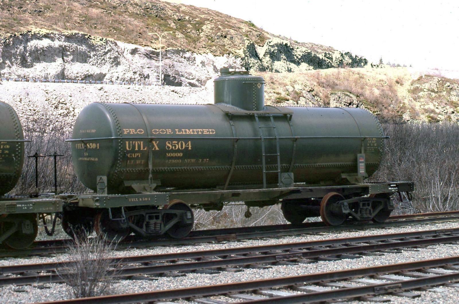 transpress nz: old style tank car of Procor