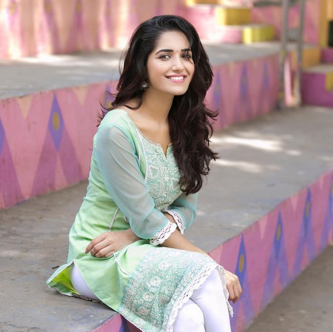 Ruhani Sharma Today News, Wiki, Affairs, Updates, Biodata, Phone Number ...