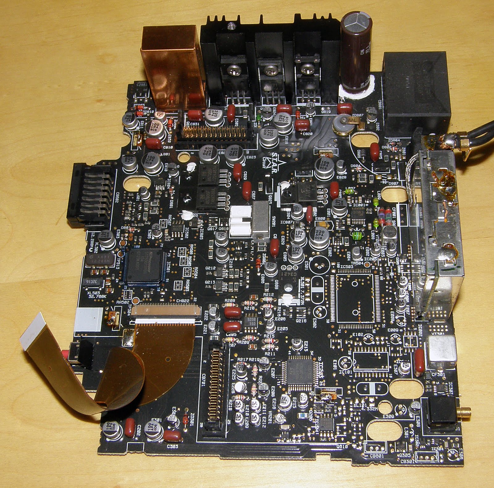 Штатные головы или "Конструкция выходного дня": CD-ресивер Alpine F#1 ...