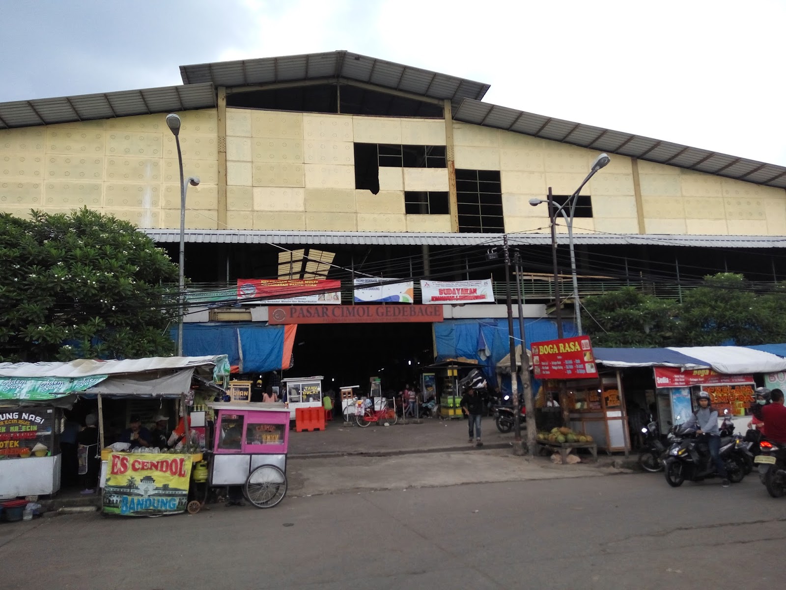 Berburu Harta Karun di Cimol Gedebage | Uncle Seronok