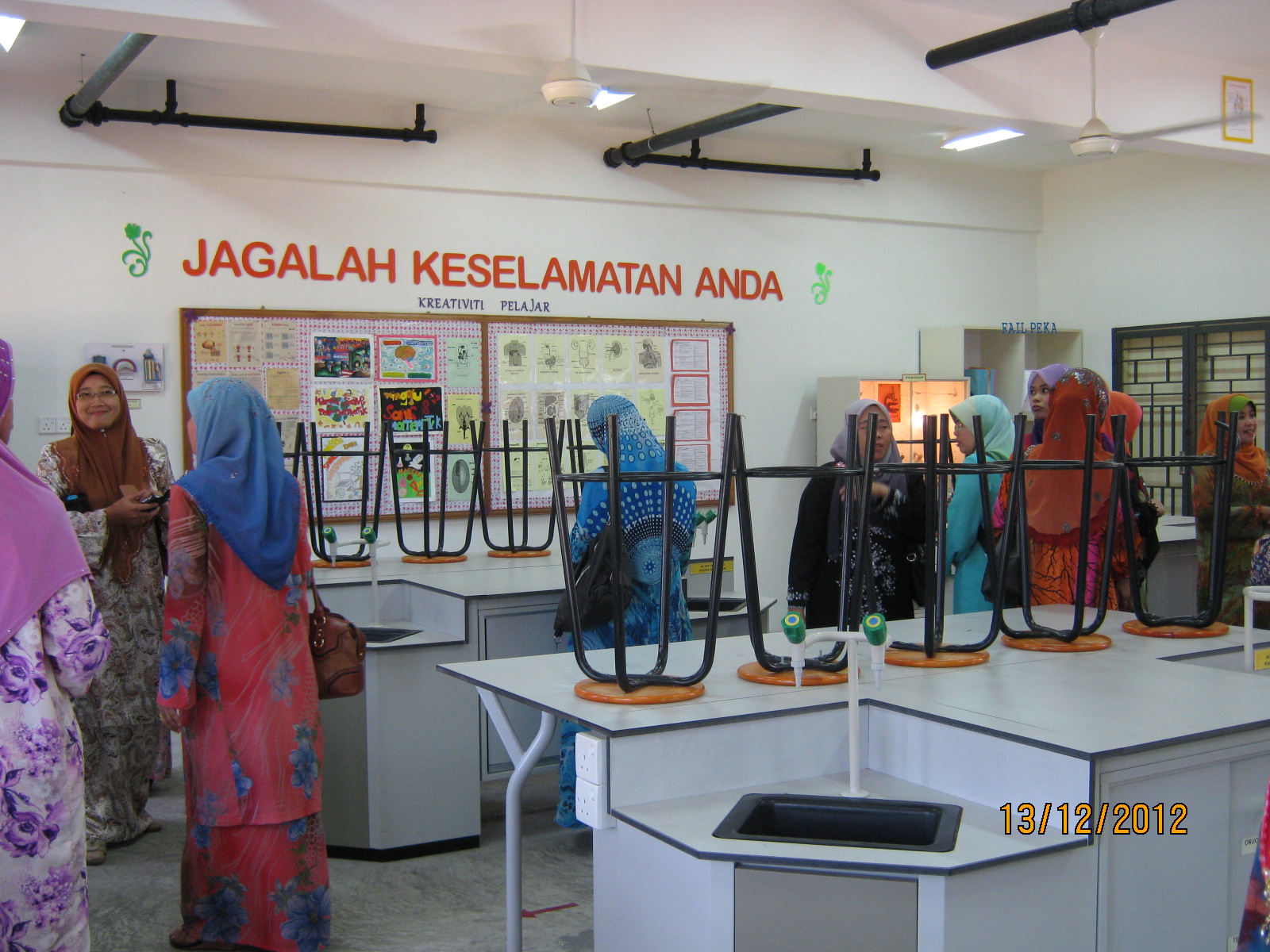 Makmal Sains Sekolah: LAWATAN PENANDA ARAS PEMBANTU MAKMAL C17 DAN C22 ...