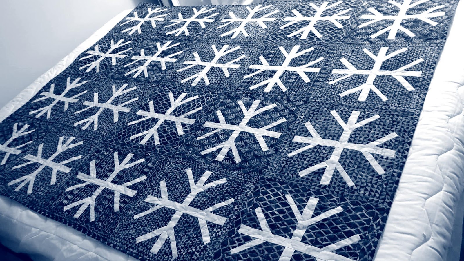 Slice of Pi Quilts: Snowfall Quilt - My 100th quilt finish!
