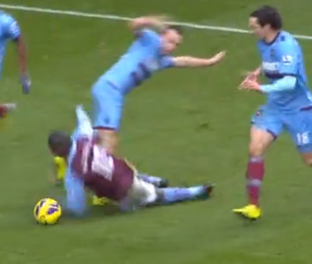 Hong Kong Referee: Clattenburg's Consistent Crouch and the Usual ...