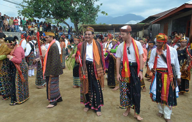 Pakaian Adat NTB, Nusa Tenggara Barat dan Penjelasannya | Adat Tradisional