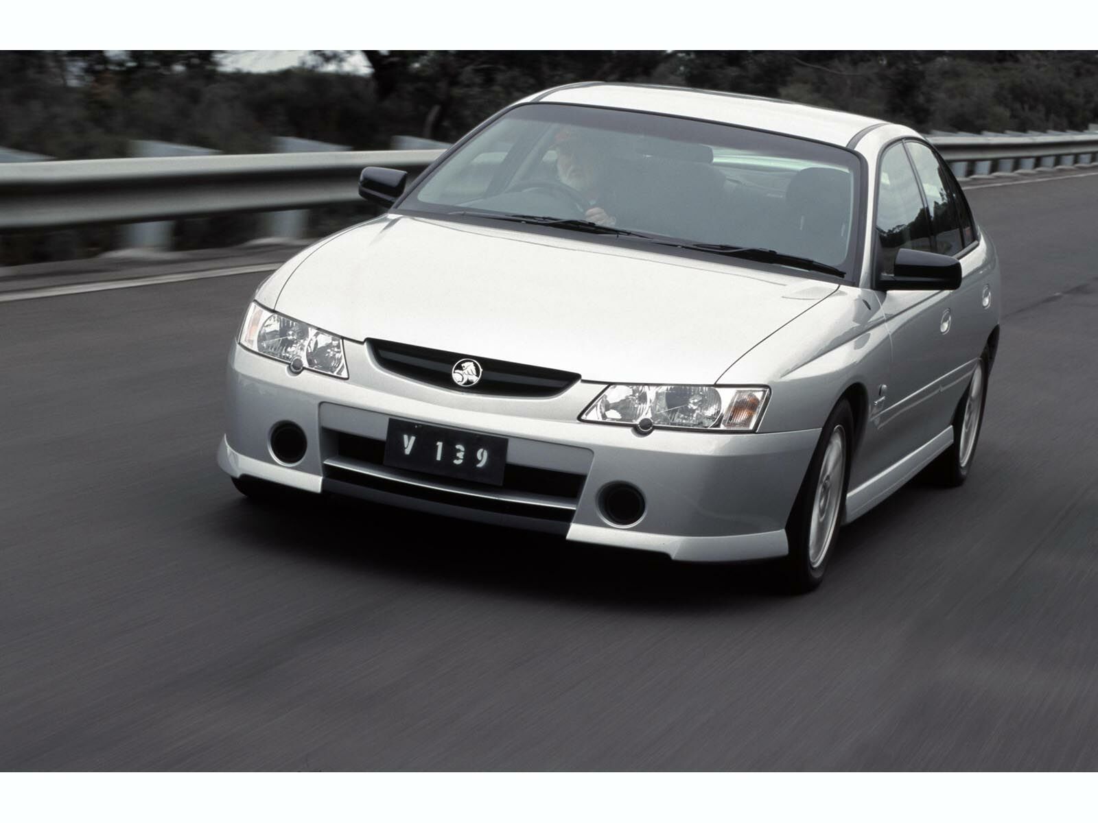 Car Pictures: Holden Commodore 2002