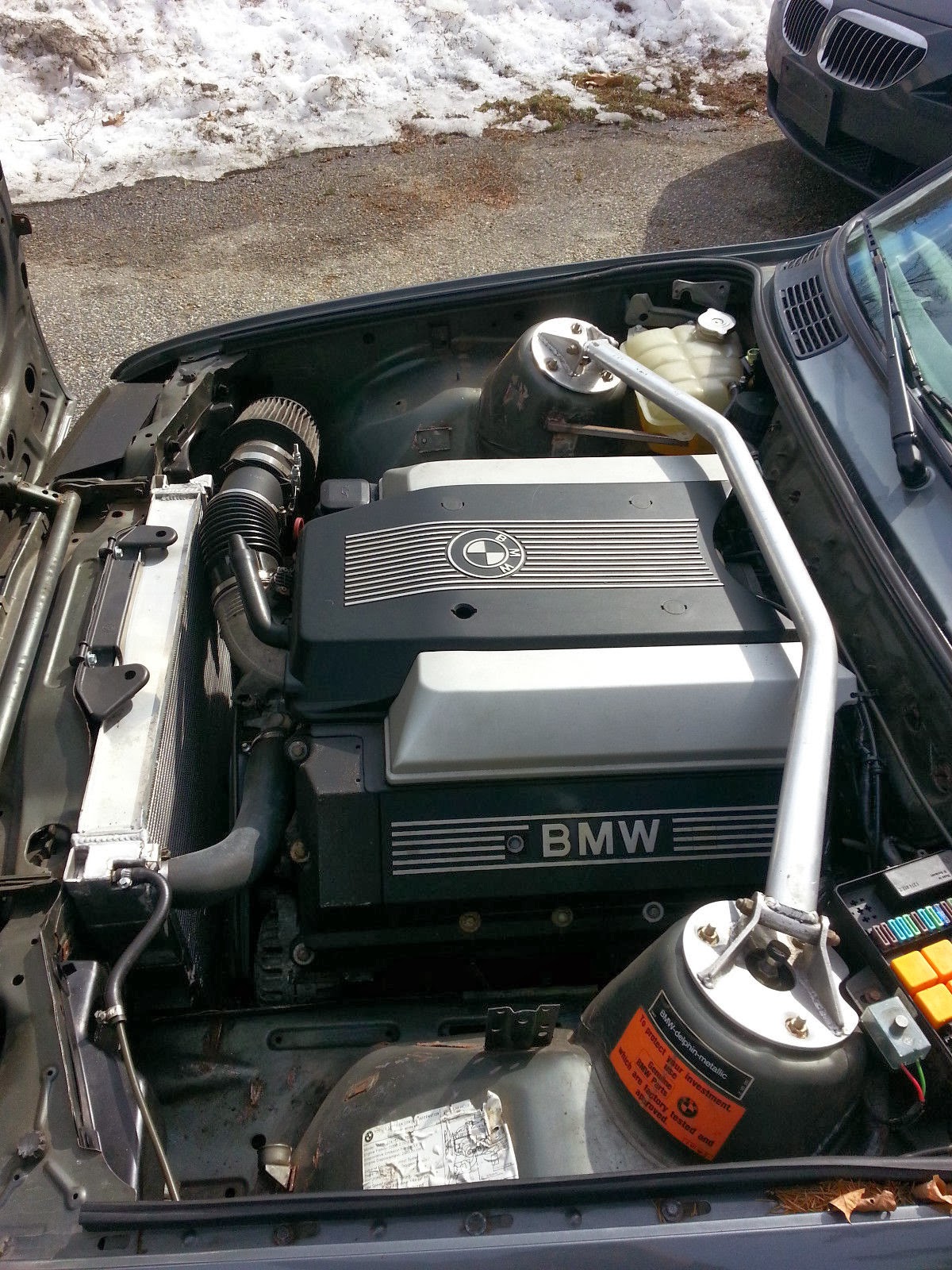 10k: M60 V8 Swap: 1986 BMW E30 325ES - DailyTurismo