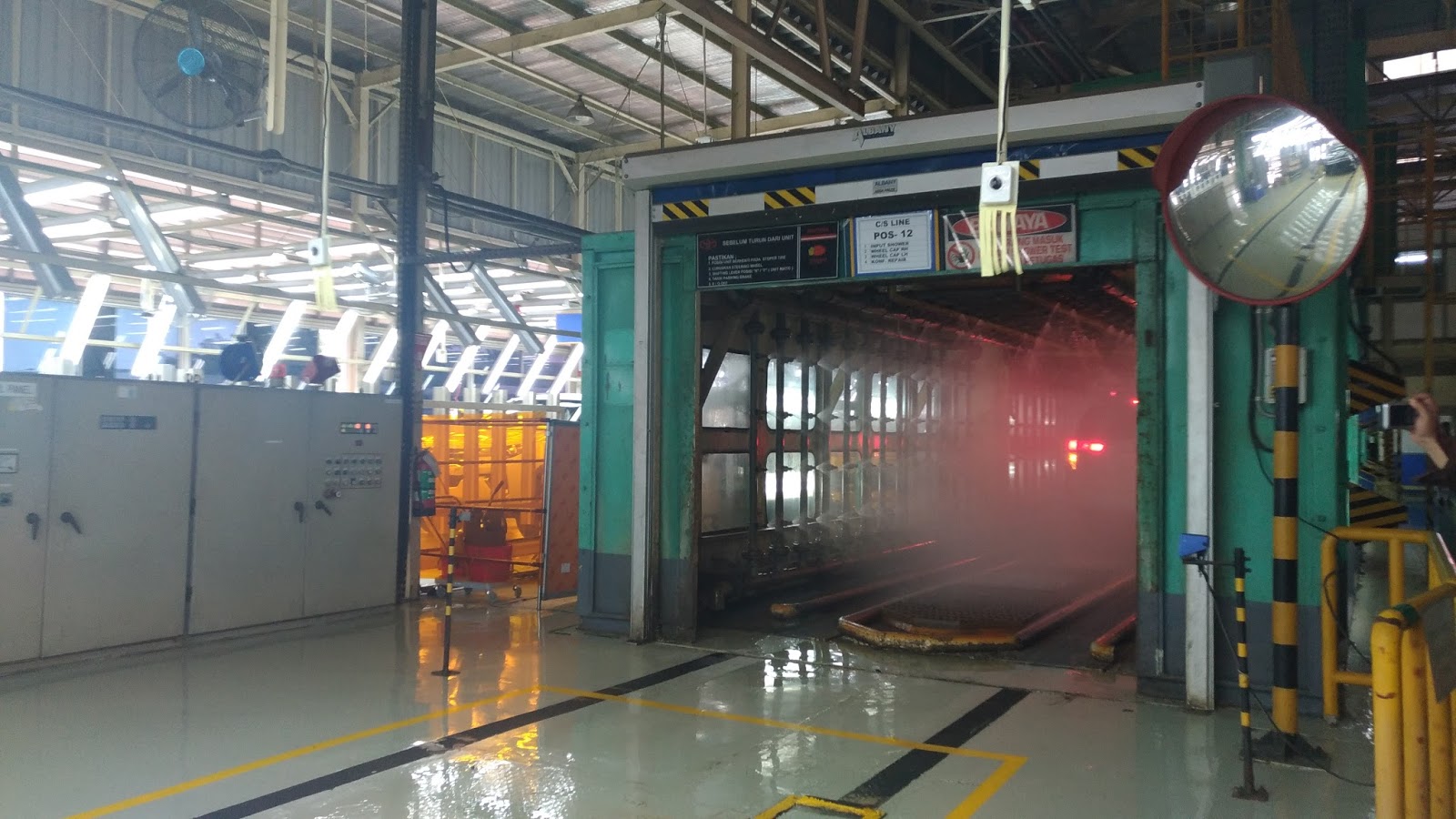 LIMA PROSES PEMBUATAN SEBUAH MOBIL / astarianadya