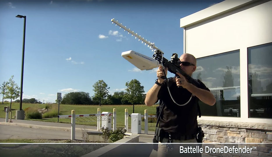 DragonDax: DroneDefender, el caza Drones