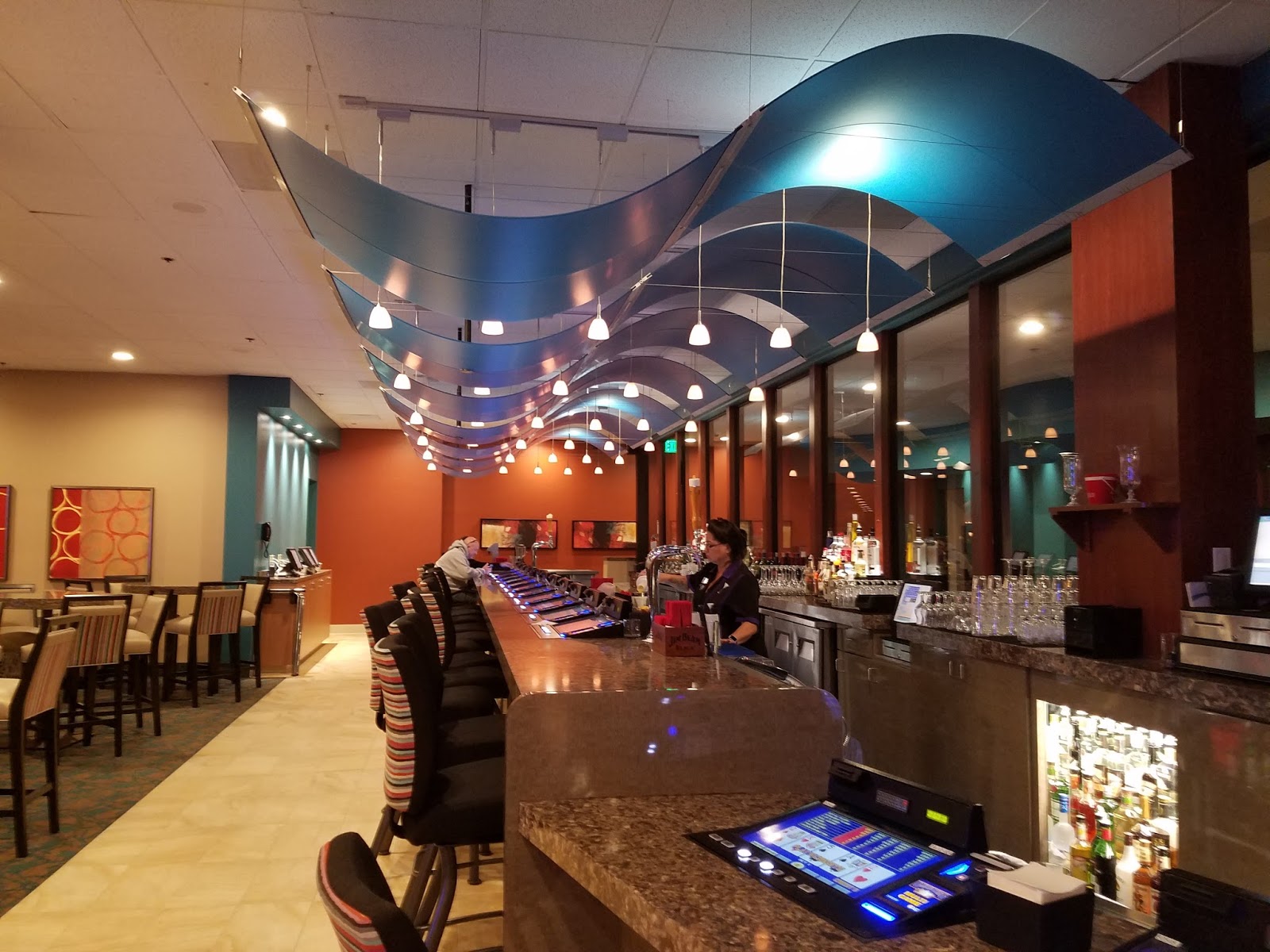 Laughlin Buzz: The Cove Bar & Lounge at the Aquarius Casino Resort