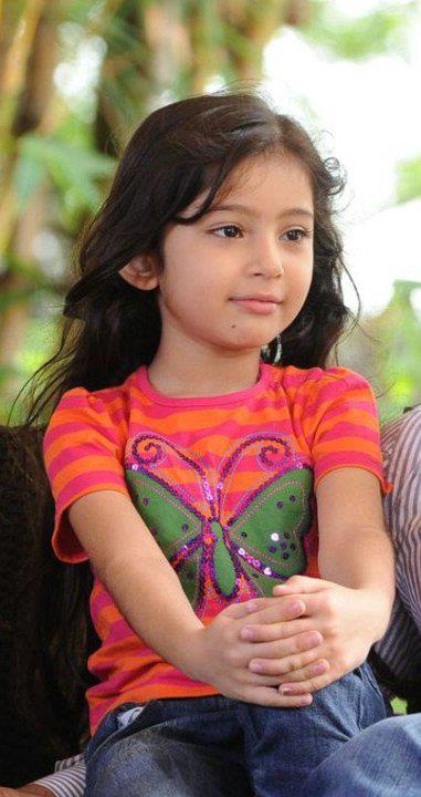 Free Wallpapers: Very Cute Kids With Lots of Smiles