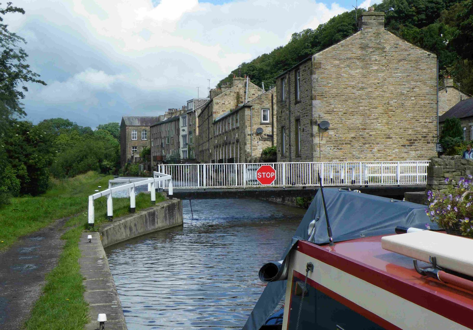 Travelling the Canals of England: Sunny Skipton
