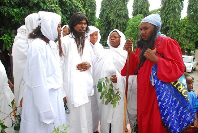 Maigizo ya Kufa kwa Yesu Kristo katika Ibada ya Ijuma Kuu leo ~ Father ...