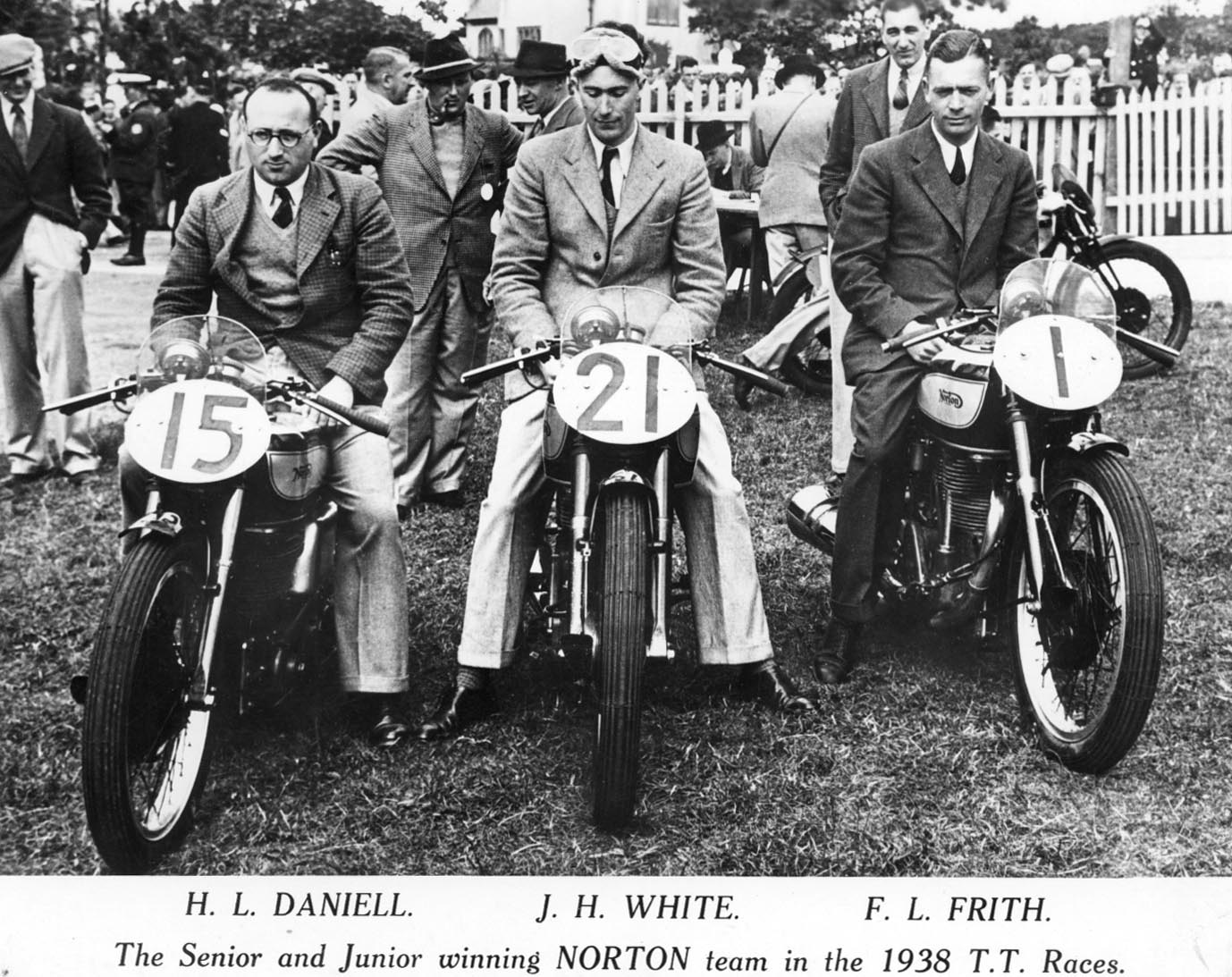 The Velobanjogent: A look through some photos from DQs archive...no ...