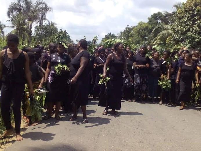 Women from Yeghe, Rivers State protest harrassment and arrest of their ...