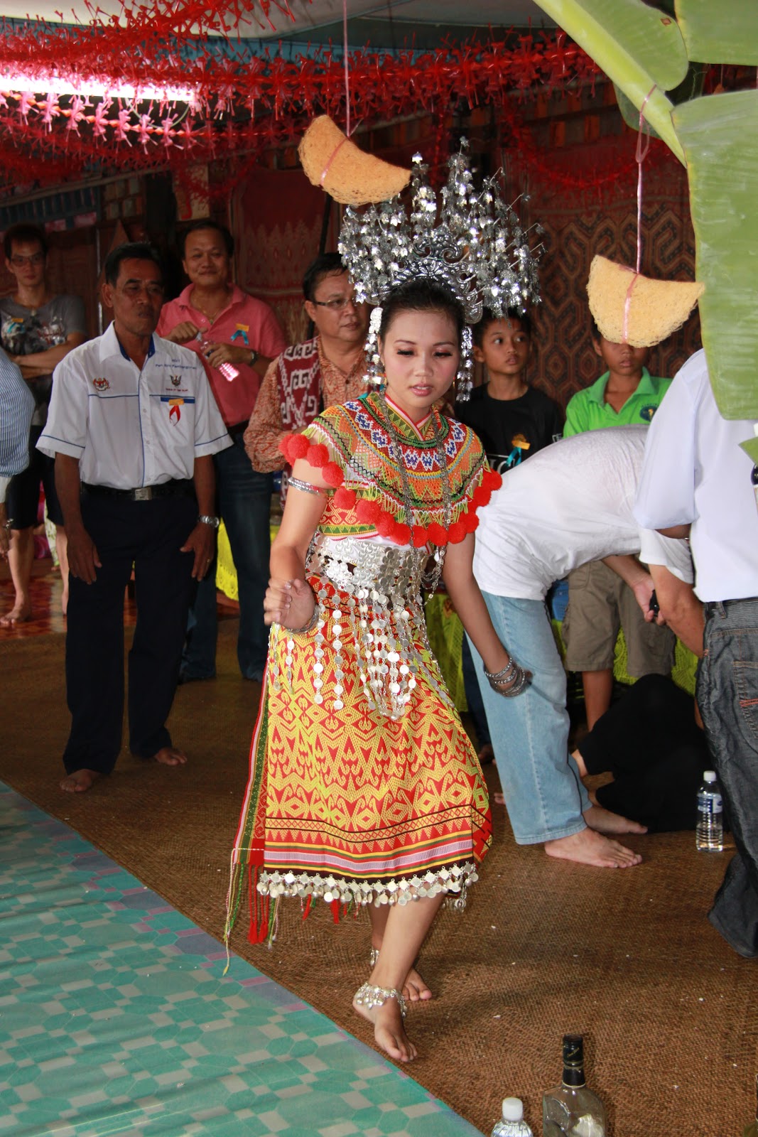 From China to Borneo and Beyond 海外华人的中国魂: 从中国，到南洋，到更远: Ngajat: The Iban ...