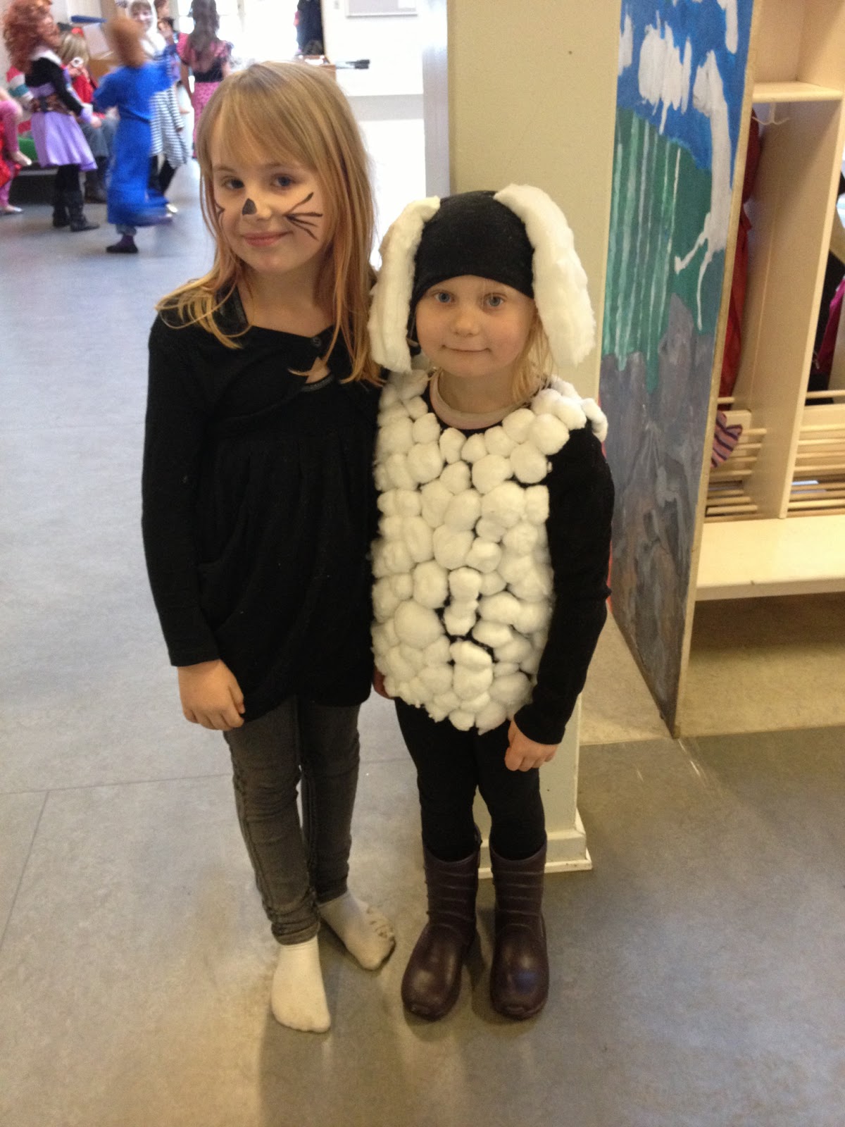 Frk.Brandt: Fastelavns kostume og lidt flere kort