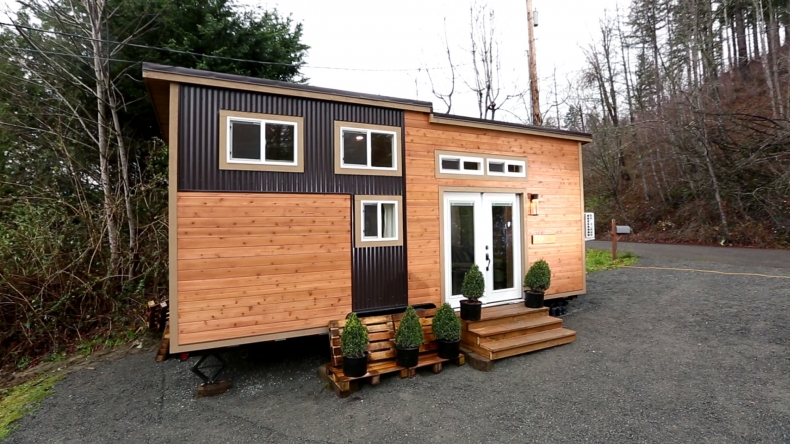 TINY HOUSE TOWN: The 220 Sq Ft Romantic Abode