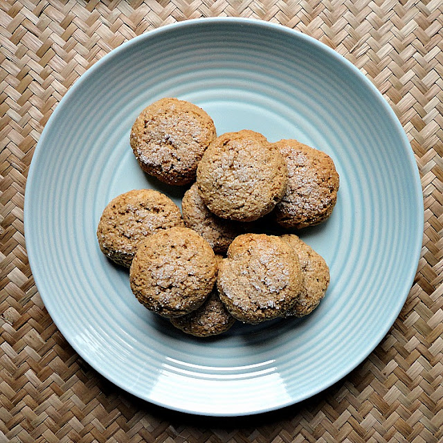 soft coconut cookies: bonheur cuisine