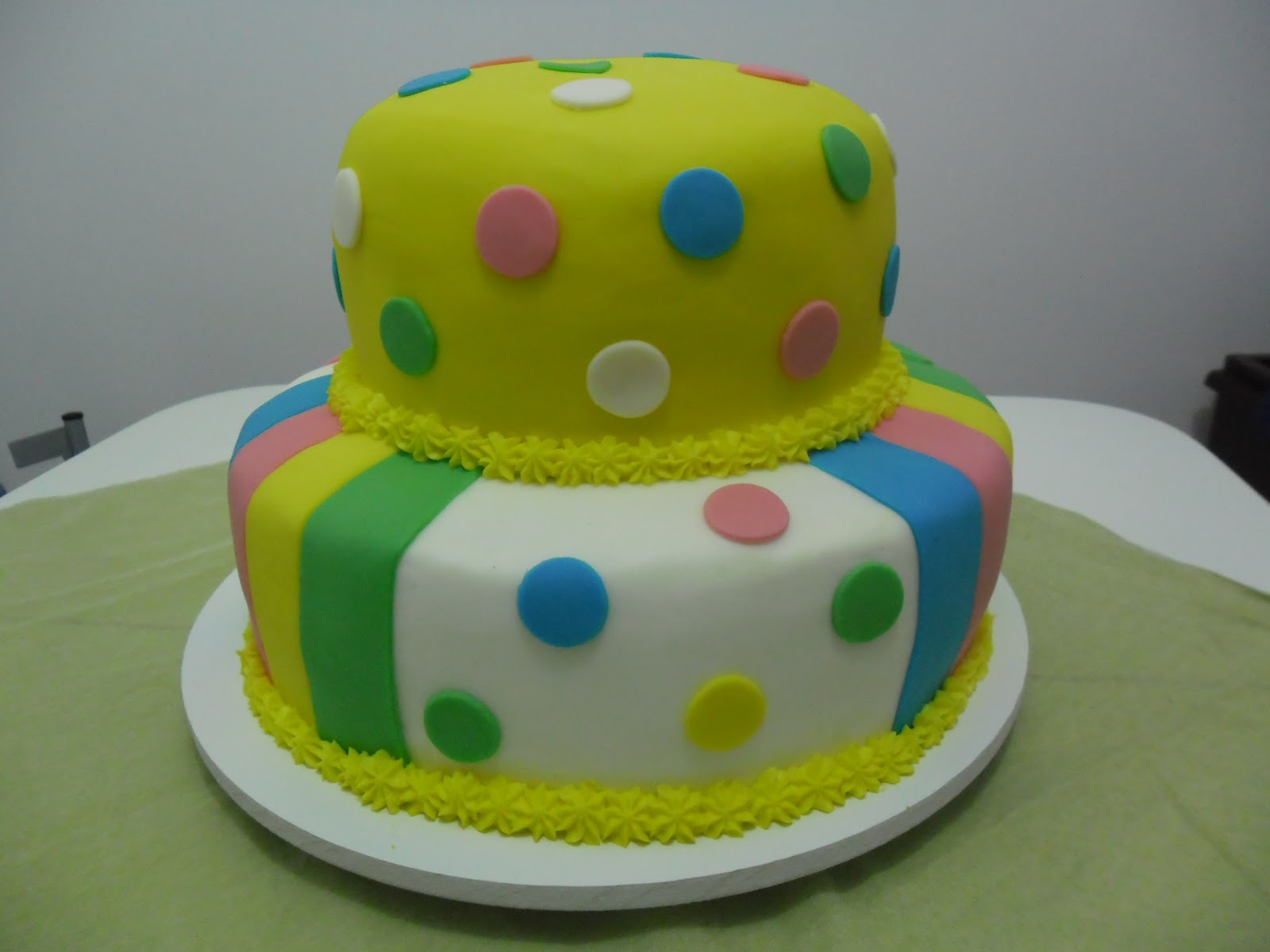 Doces da Carlinha: Bolo Colorido