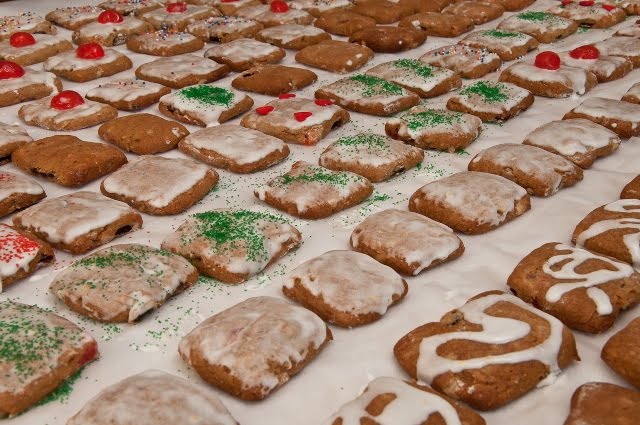 The Opulent Opossum: We Can Has Lebkuchen!