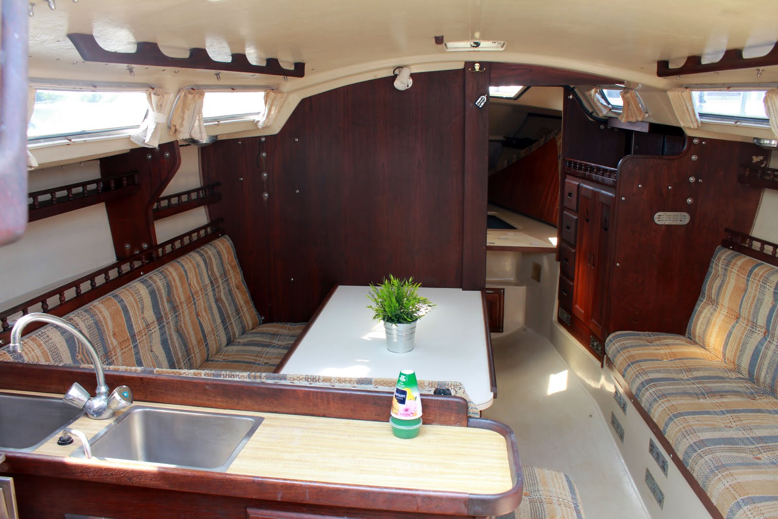 Georgetown Catalina 30 For Sale: Interior Photos