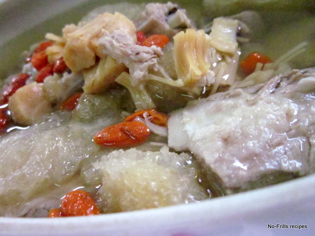 Double boiled fish bladder and spare ribs soup