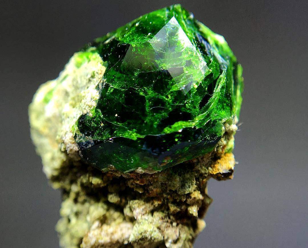 Garnet Group: The Colors and Varieties of Garnet