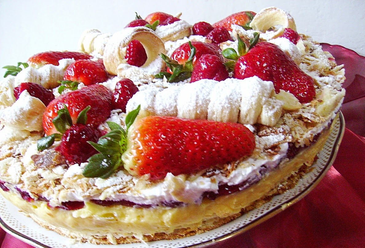 Bucate, vorbe şi arome: Tort Cremsnit –ediţie revizuită şi dichisită
