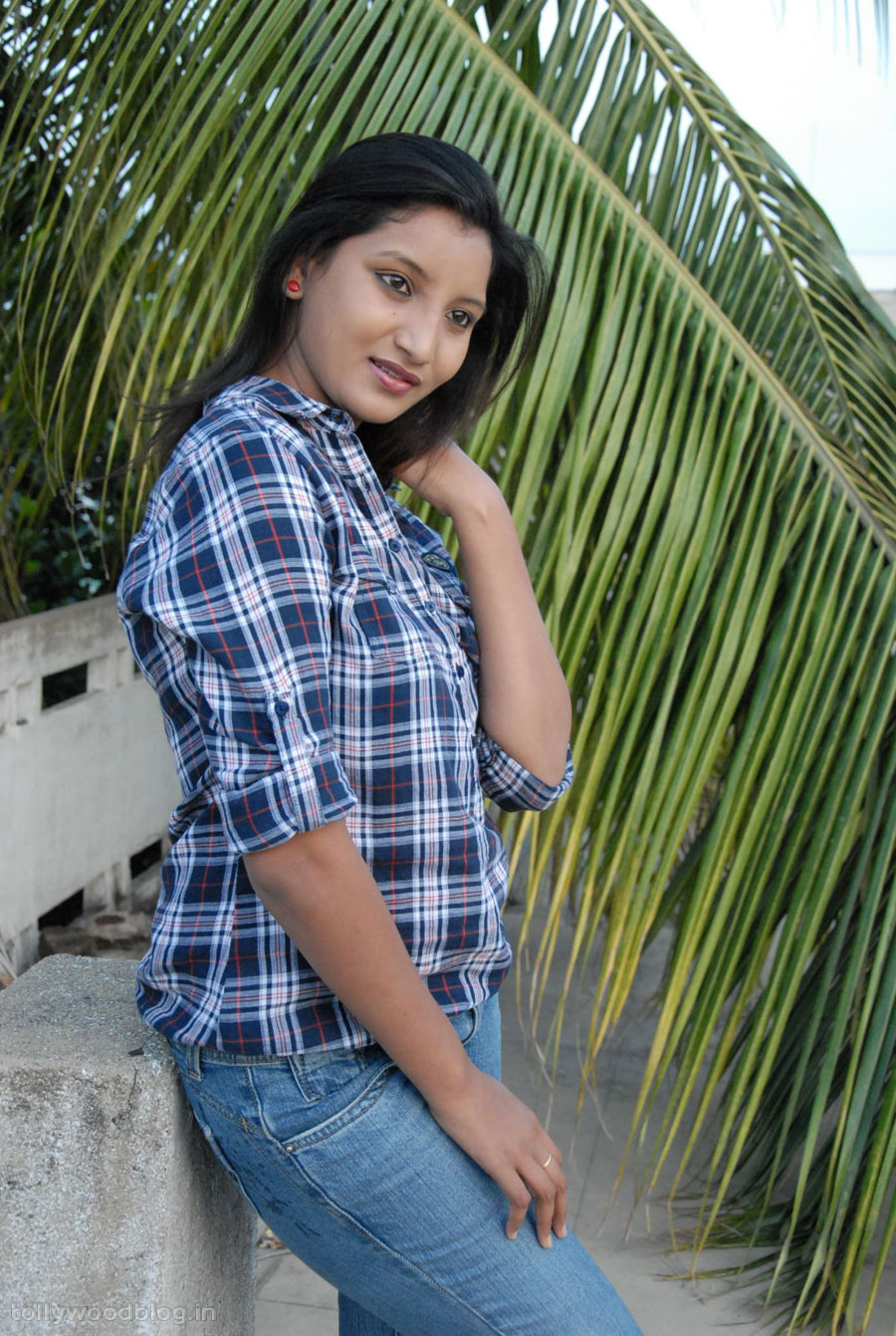 New Actress Vinisha photo Shoot Stills