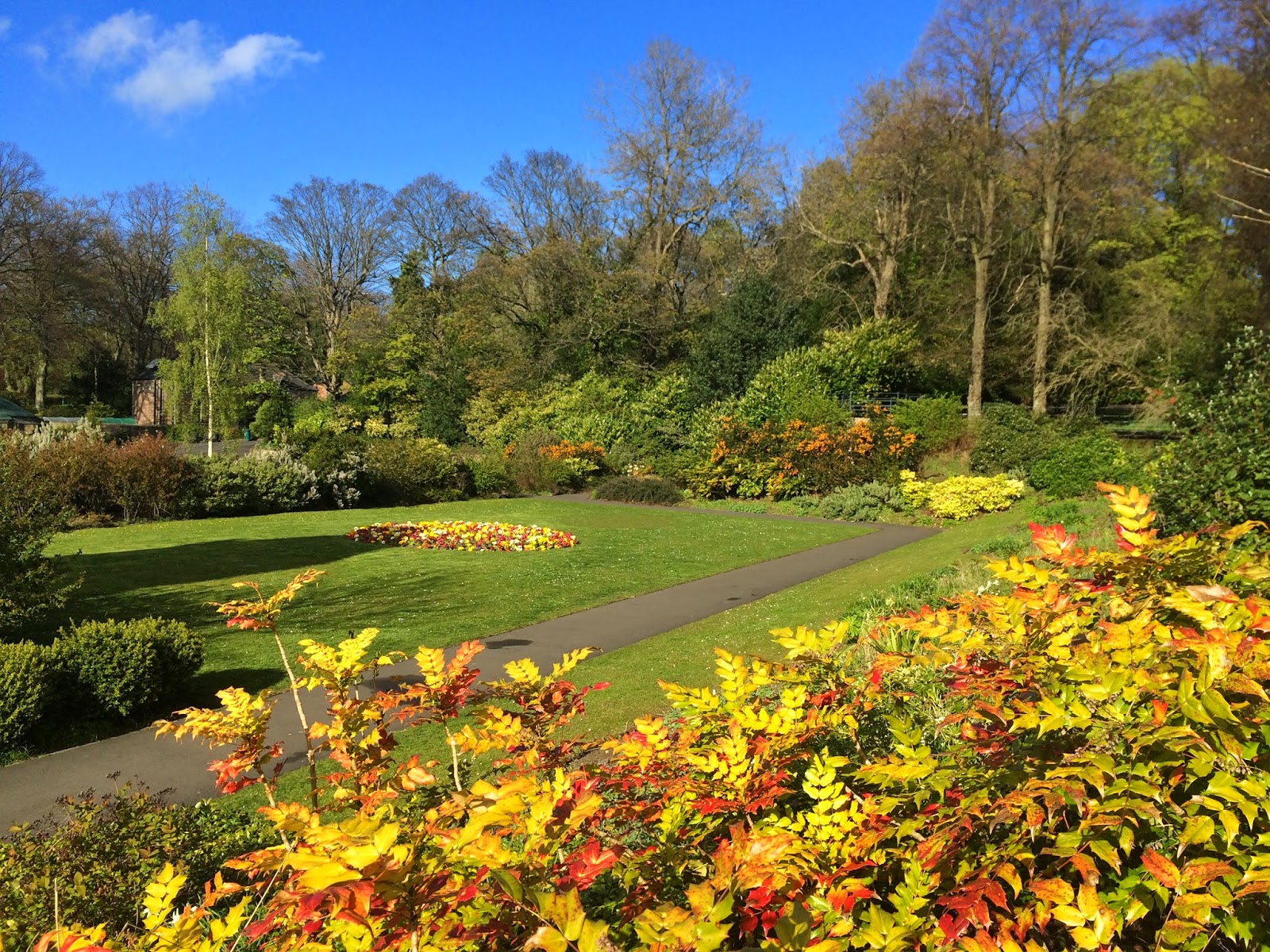 Springtime Walking at Saltwell Park. - The Geordie Tourist.