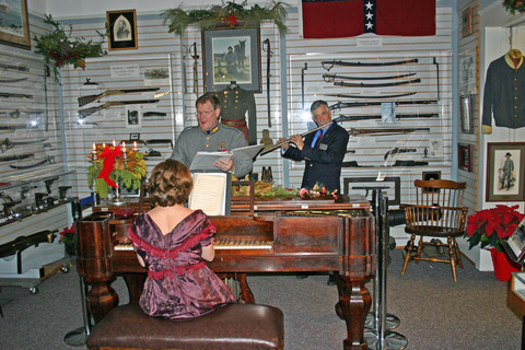 Museum and Library of Confederate History: Christmas in Dixie