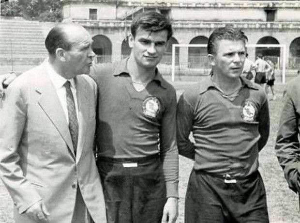 ΕΘΝΙΚΟΣ Ο.Φ.Π.Φ: Η ΑΡΙΣΤΟΚΡΑΤΙΑ ΤΟΥ ΠΕΙΡΑΙΑ: ΣΕ ΕΝΔΕΙΞΗ ΤΙΜΗΣ Κ ...