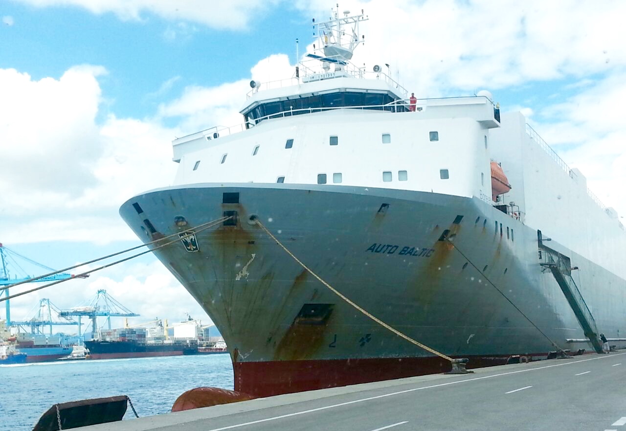 World Wide Ferries: El buque Ro-Ro "Auto Baltic", atracado en Algeciras