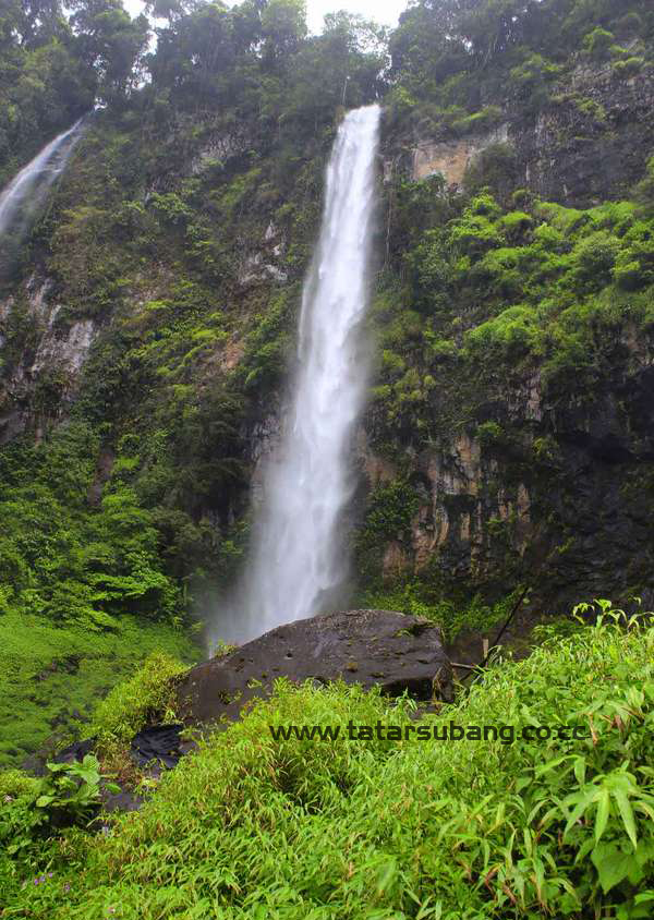 Berpetualang ala Indiana Jones di Curug Cileat, Subang - KOTASUBANG.com