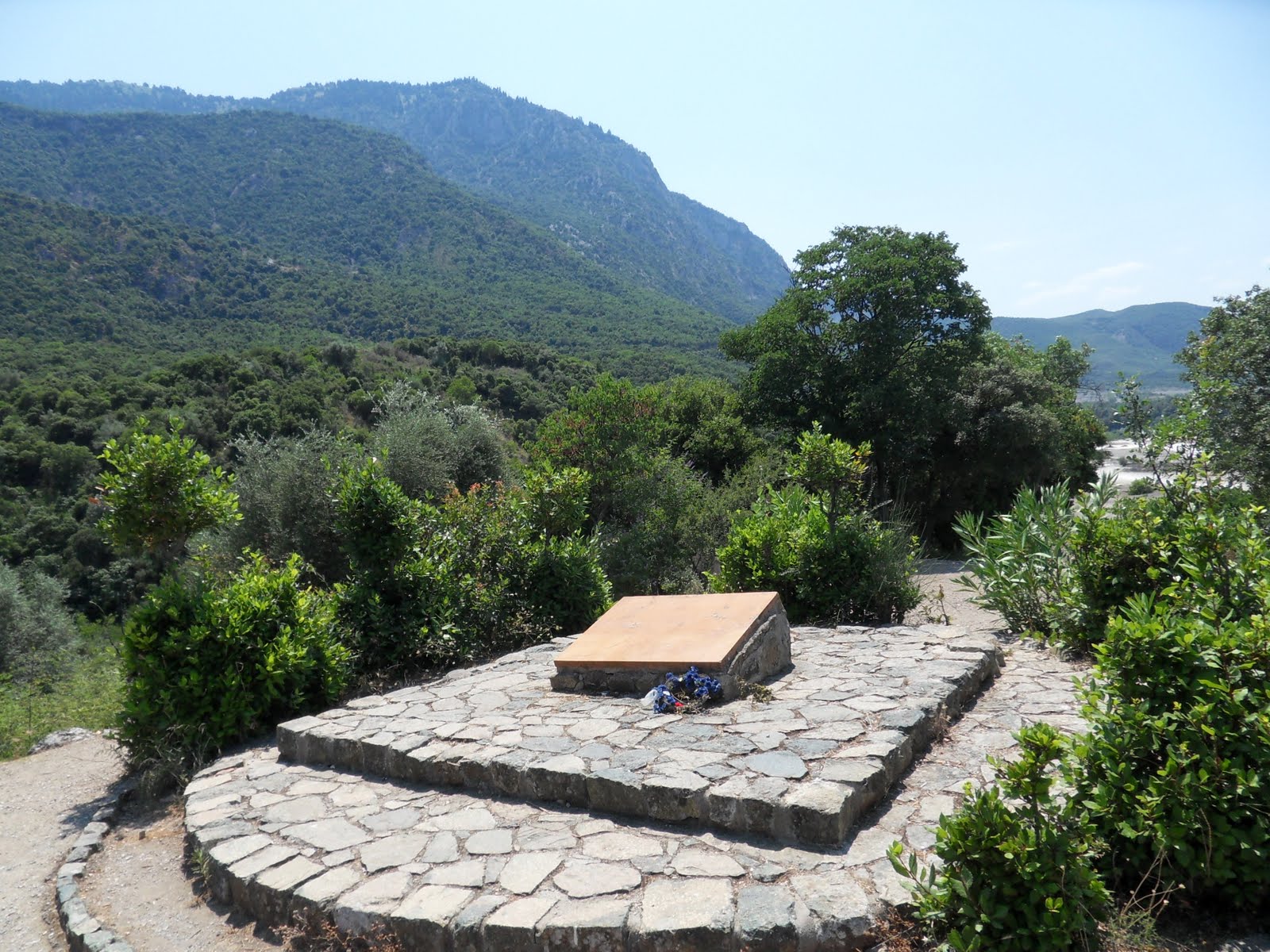 Traveler's Closet: Battlefield of Thermopylae, Thermopylae