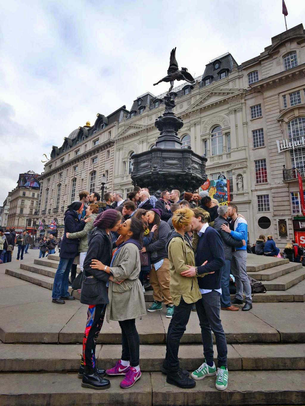 Ben Aquila's blog: #FreedomToKiss protest in London