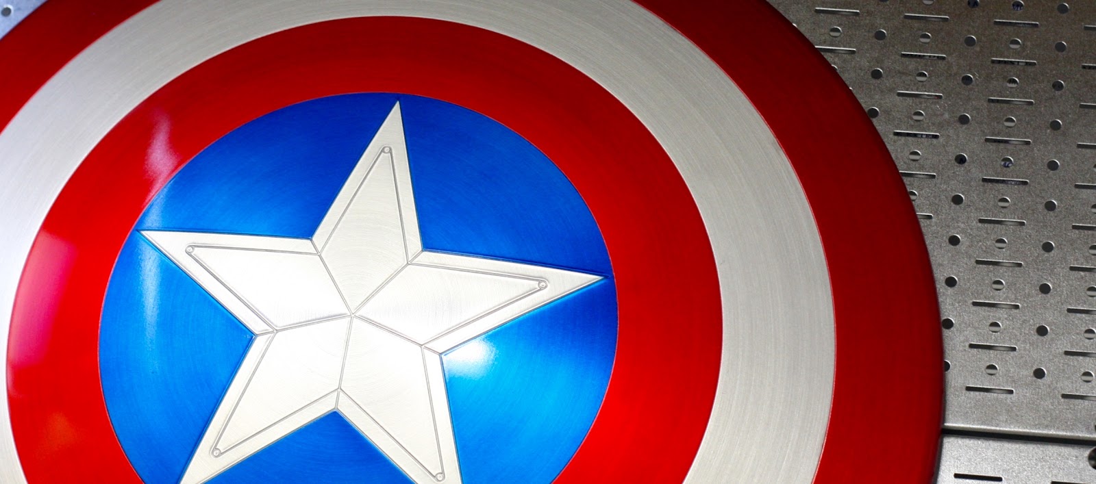 GEEK DIY BAM!: MARVEL CAPTAIN AMERICA 1:1 REPLICA SHIELD WALL DISPLAY ...