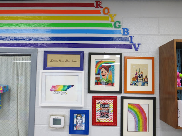 Cassie Stephens: In the Art Room: More Art Room Decor!