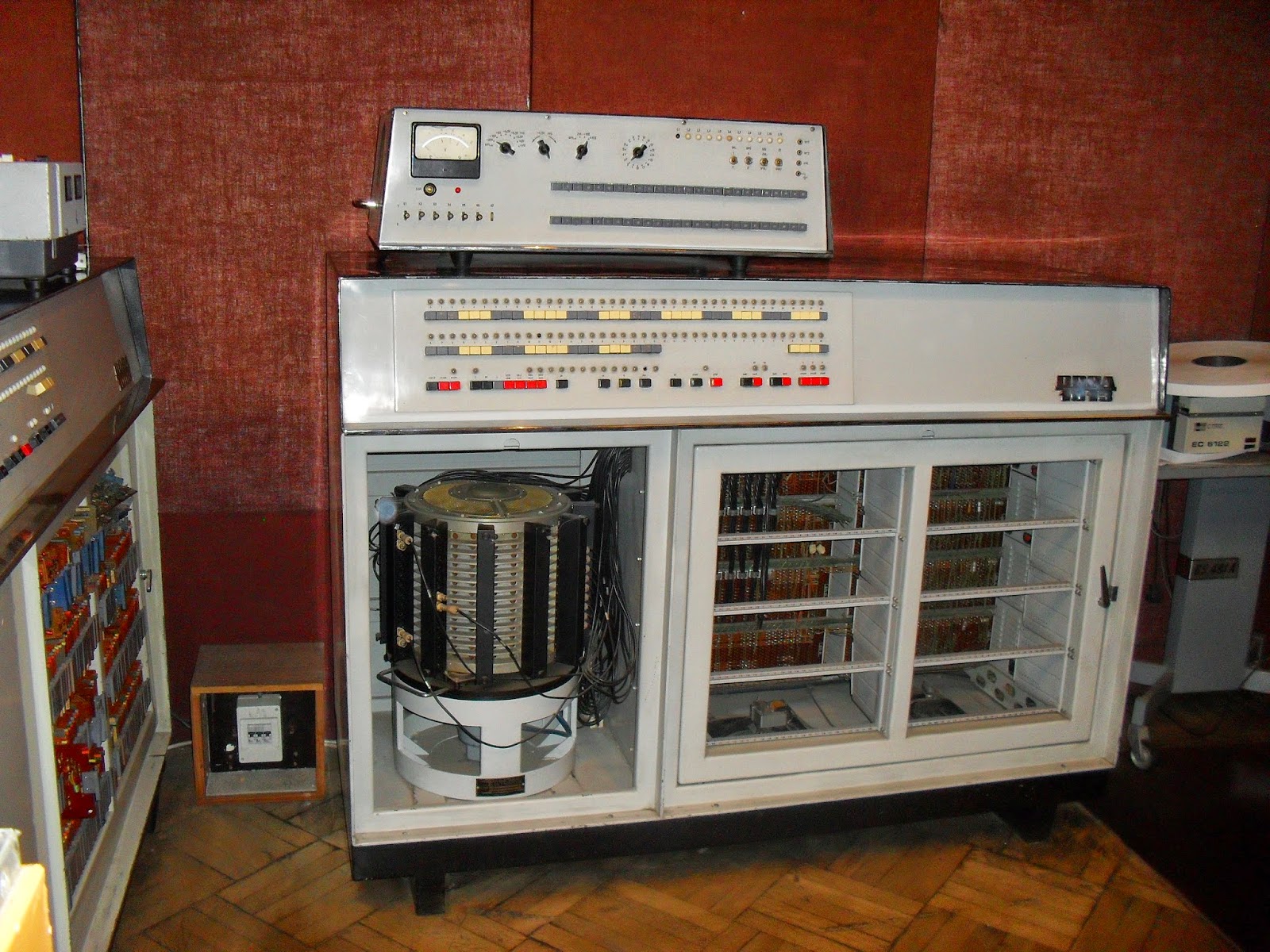 Gimnazjum na Ogrodowej: Niespełnione nadzieje polskiej informatyki