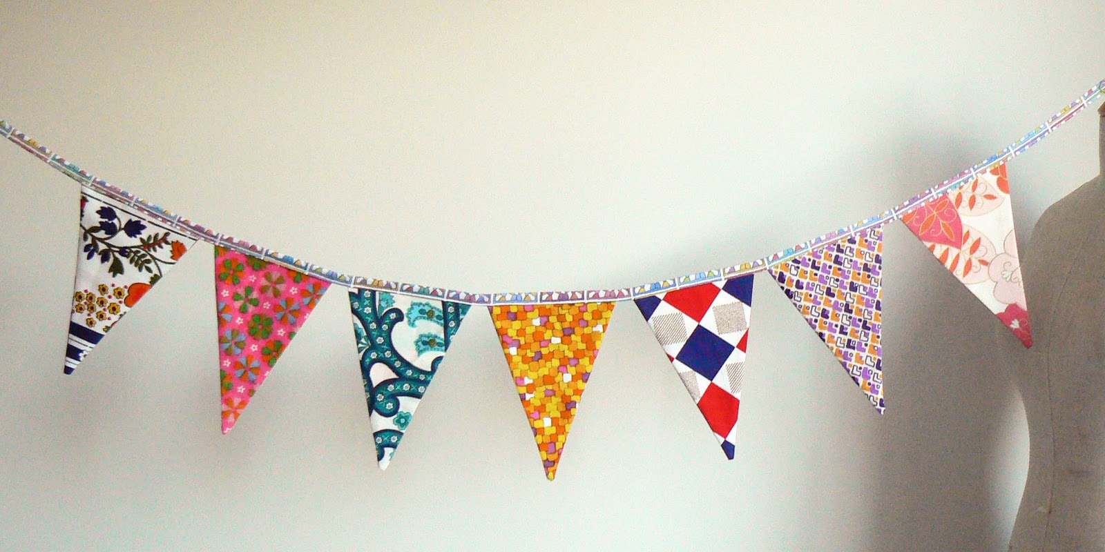 CurlyPops: Everyone loves Vintage Bunting... right?