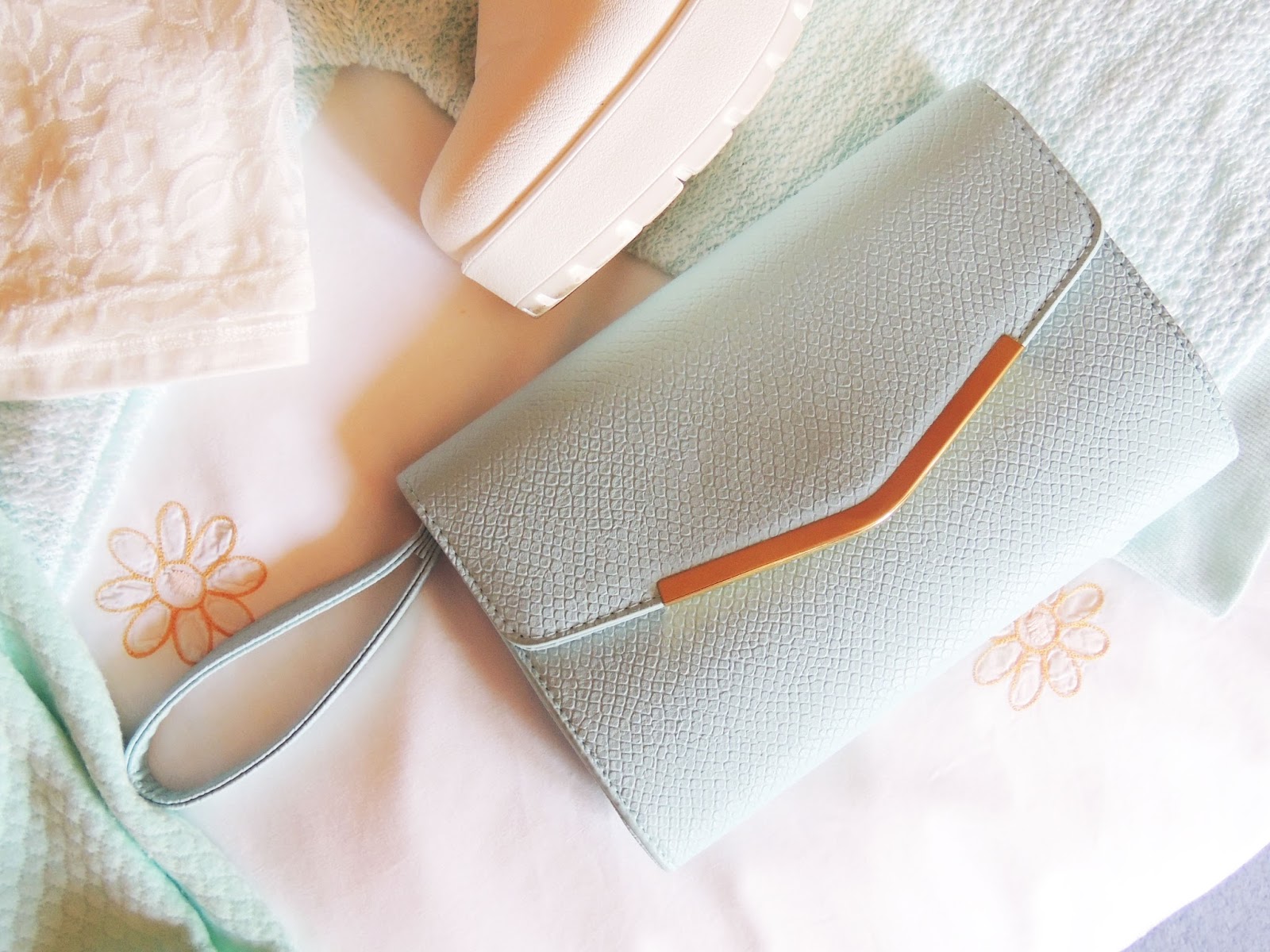 Feeling Fresh For Summer // ft. Raise.com Closet Swap | emiloue