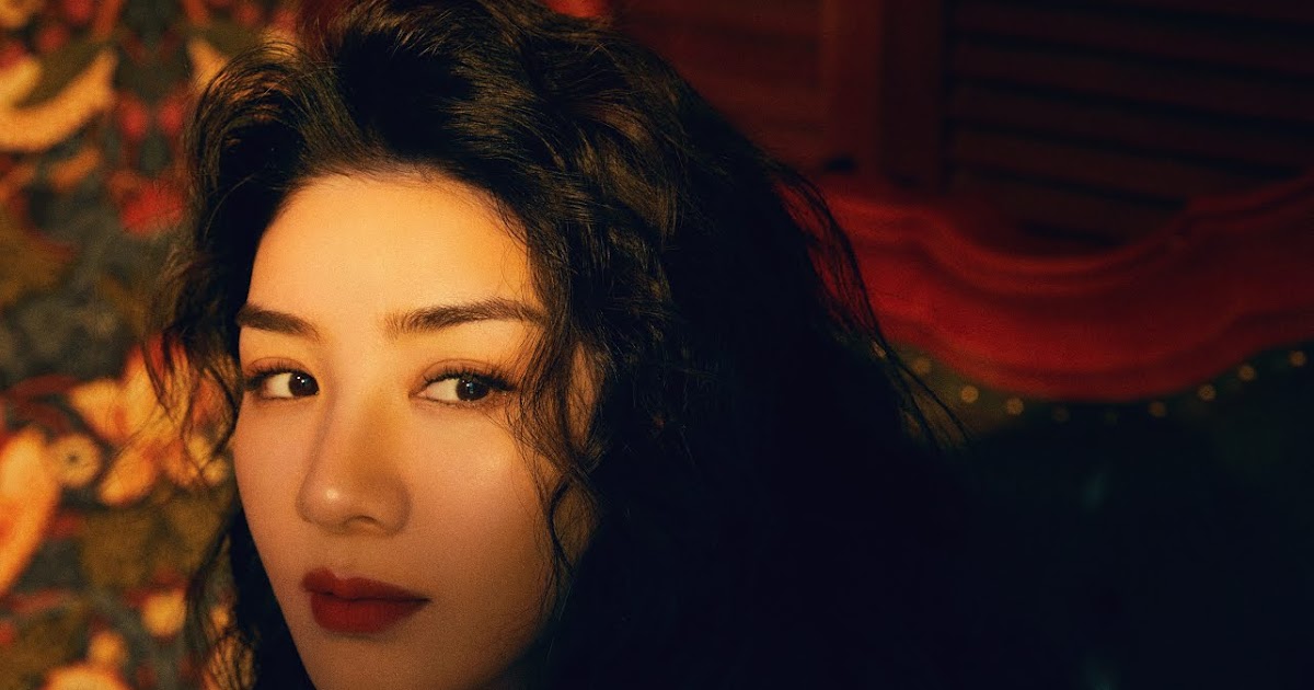 China Entertainment News: Huang Yi poses for photo shoot