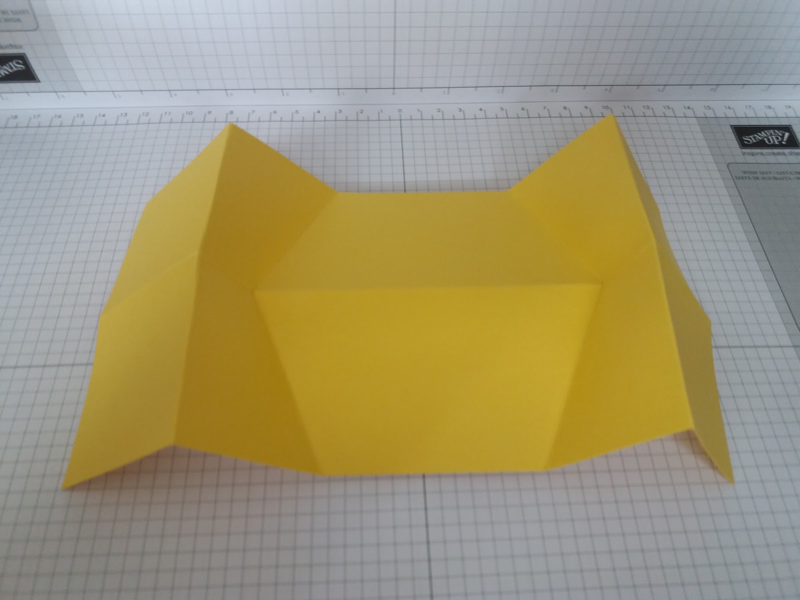 2biggirlscrafting: Quick double diamond fold tutorial....