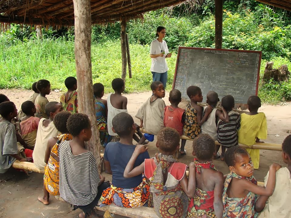 beijo de mulata: [uma escola no mato] bem-vindo à república centro ...