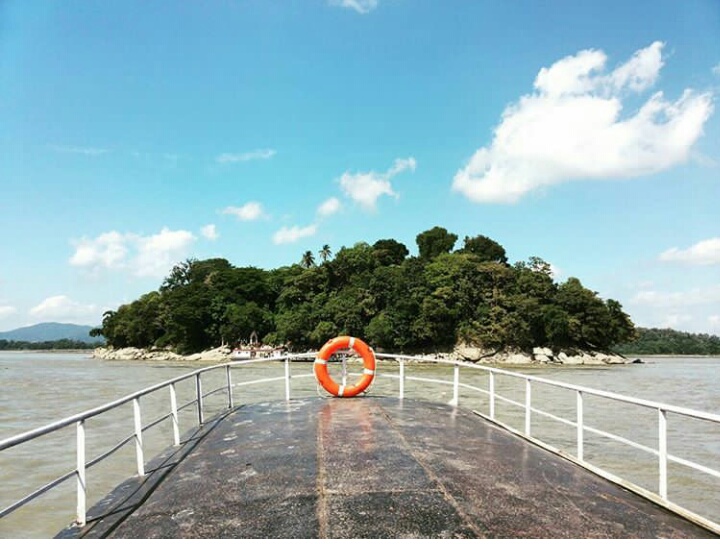 The peacock island umananda