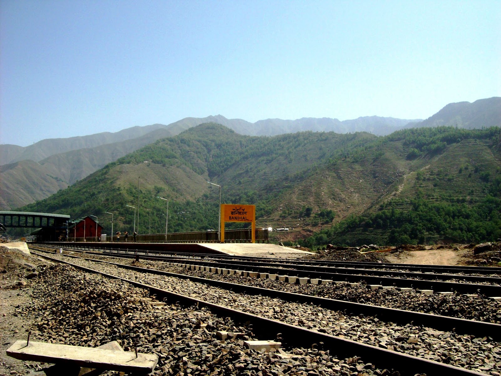 CHINAR SHADE : MOUNTAIN PASSES LEADING TO THE KASHMIR VALLEY