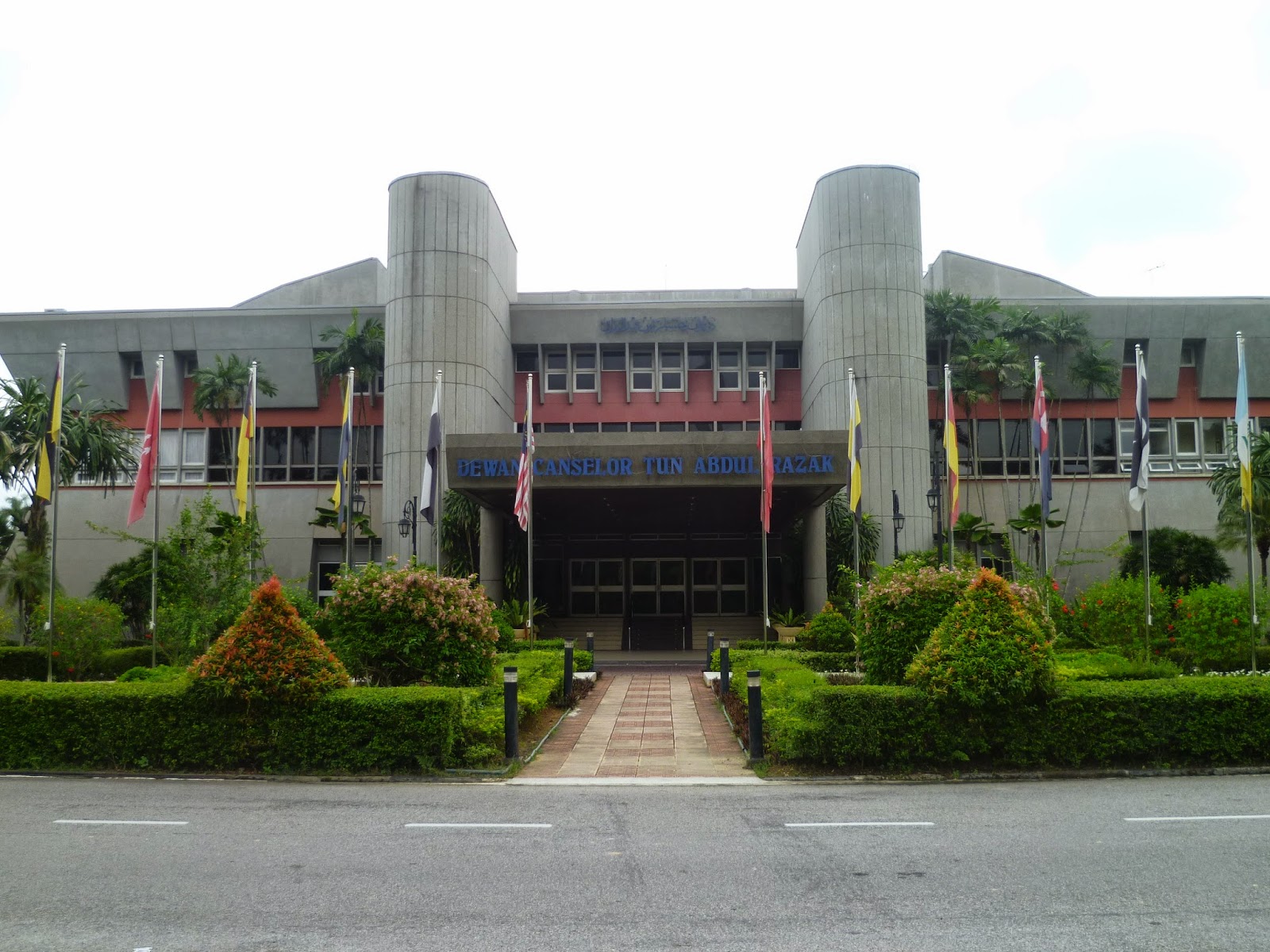 CLICK AND VIEW!: Bangunan-bangunan sekitar UKM, BANGI (LONG SHOT)