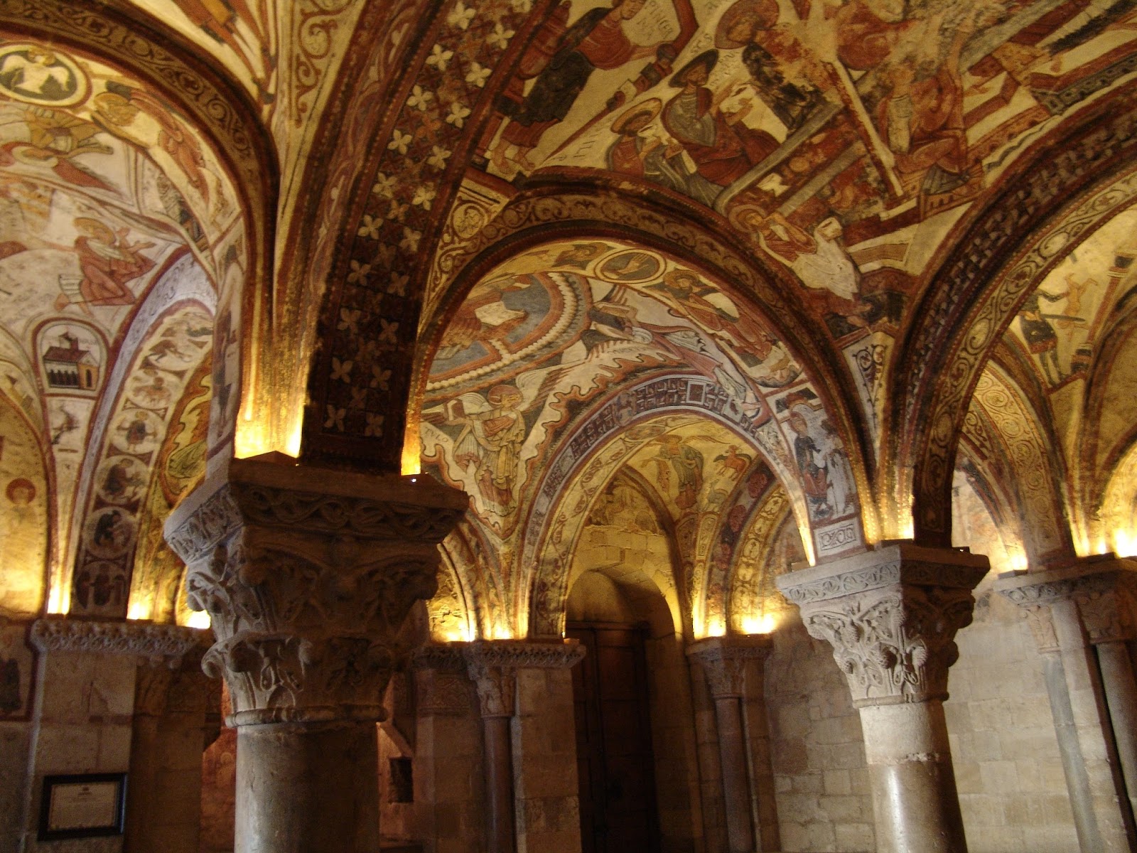 Baúl del Arte: LAS CRIPTAS ROMÁNICAS